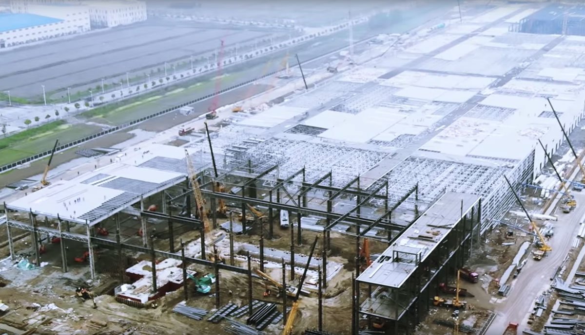 Tesla: Video zeigt rapide Fortschritte der China-Gigafactory > Teslamag.de