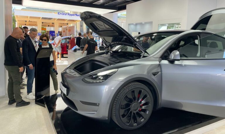 IAA: Freier Tesla-Stand mit Elektroautos & Roboter > teslamag.de